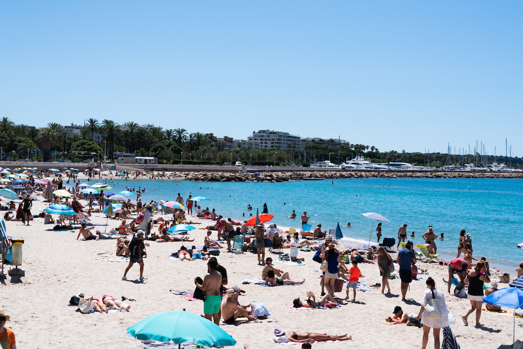 BEACH vibes: French Riviera Glamour edition - Fashion Daily Mag